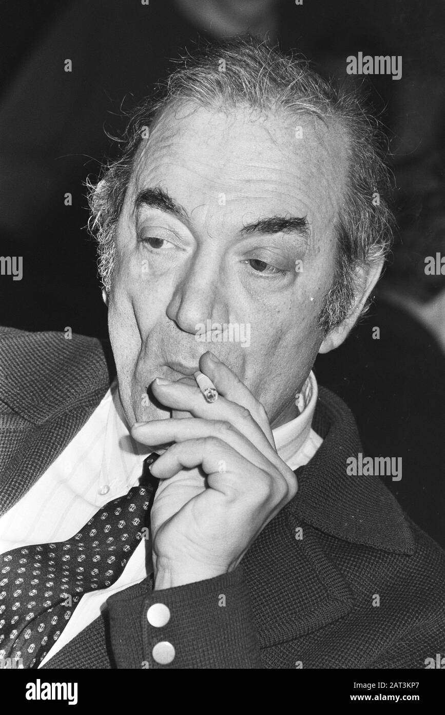 Bow oven Chess Tournament; portrait Viktor Korchnoij Date: 24 January ...