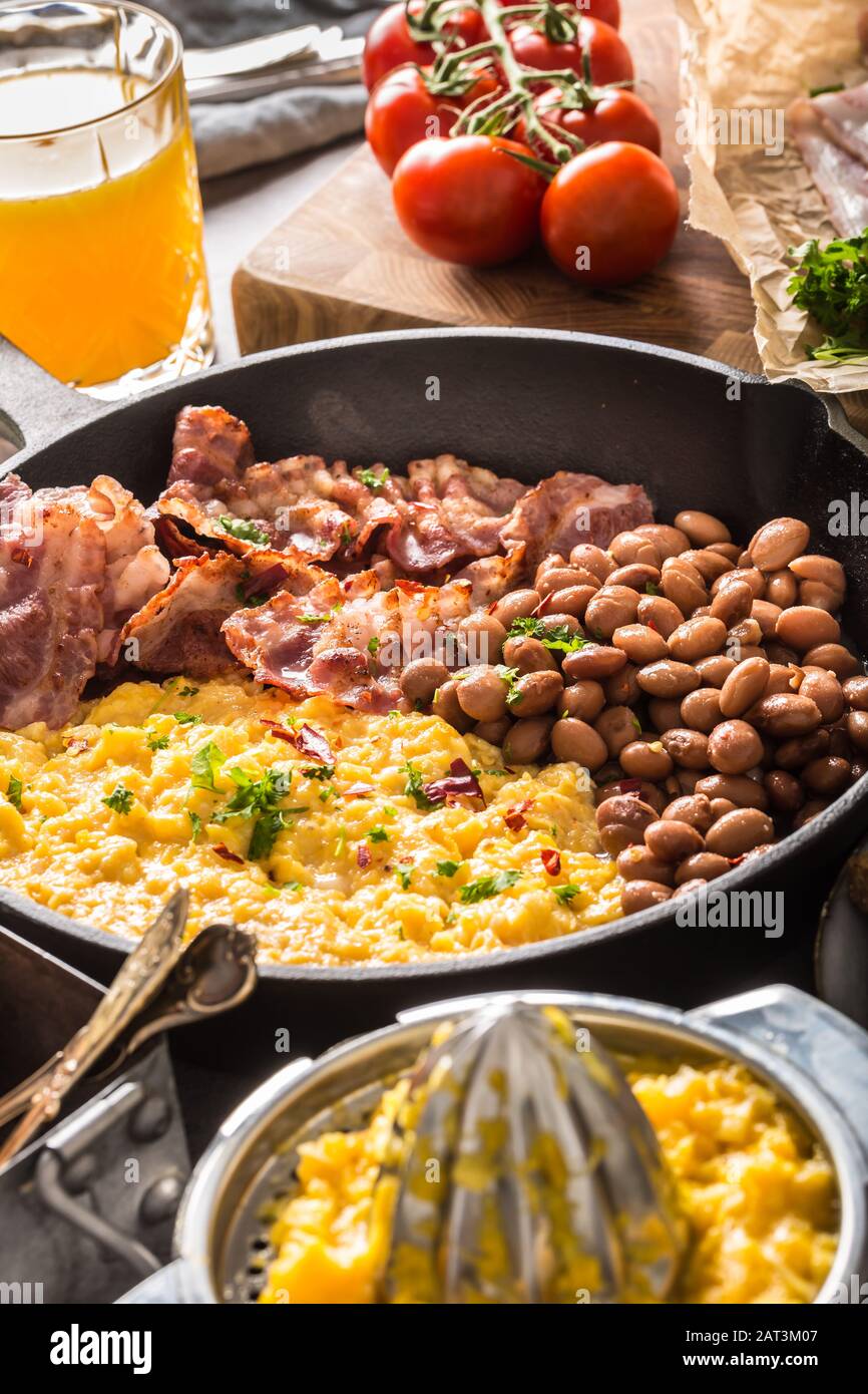 Full english breakfast table hi-res stock photography and images - Alamy