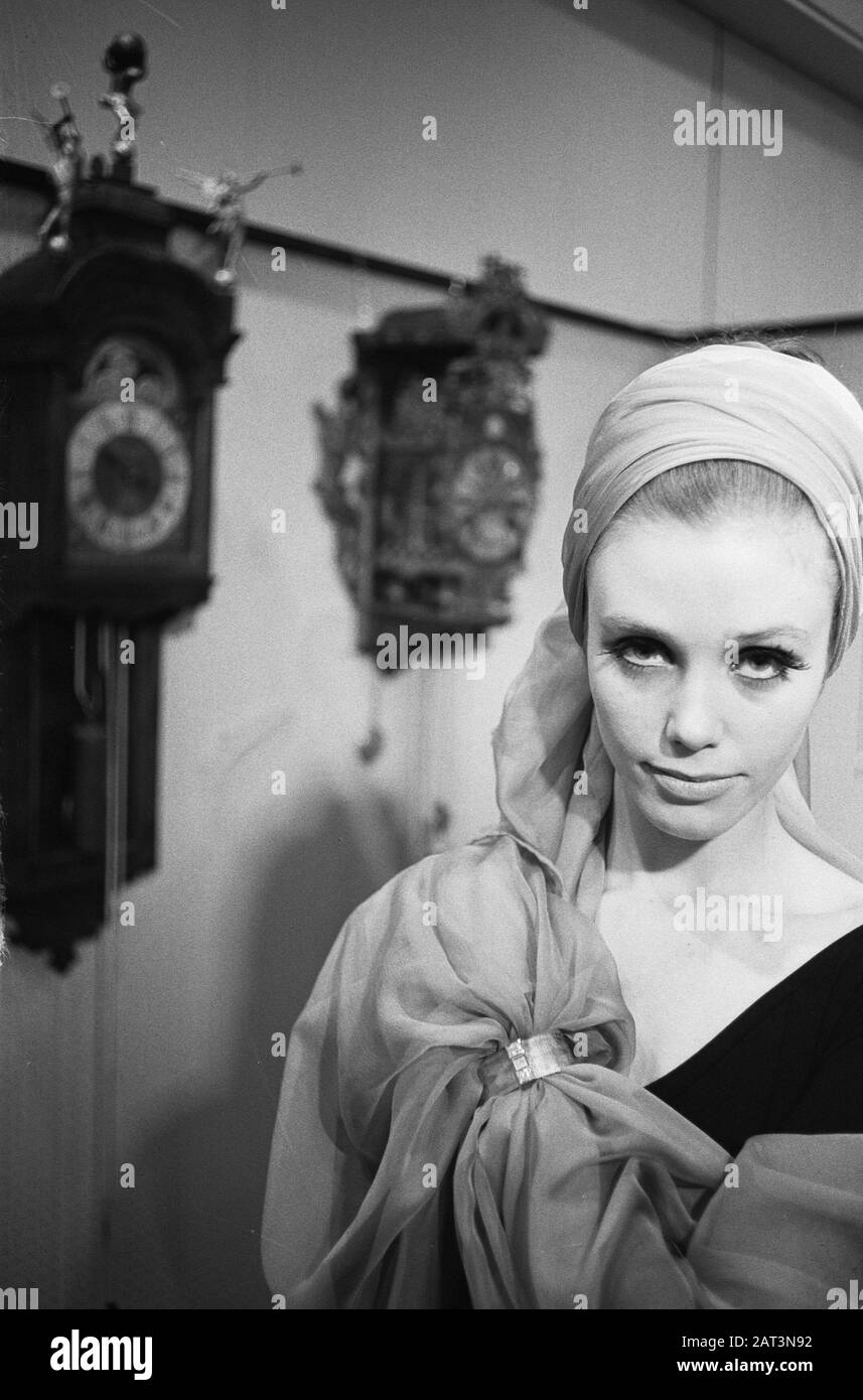 Watch fashion 1963, at Hilton Hotel. Loes Hamel wears a white gold ...