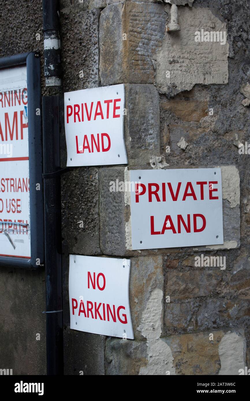 Private land no parking sign hi-res stock photography and images - Alamy