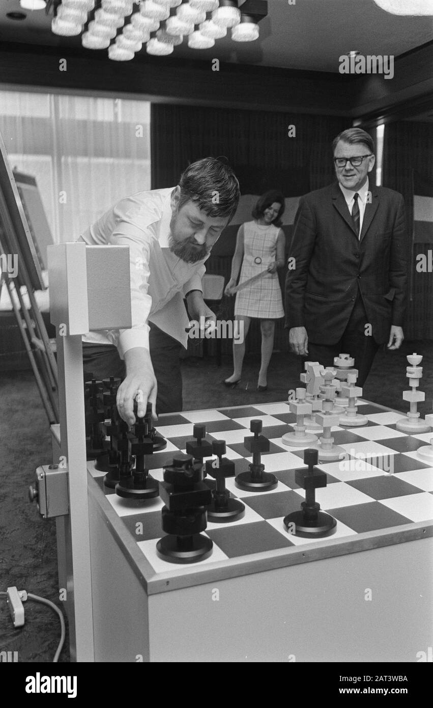 Draw in chess Black and White Stock Photos & Images - Alamy