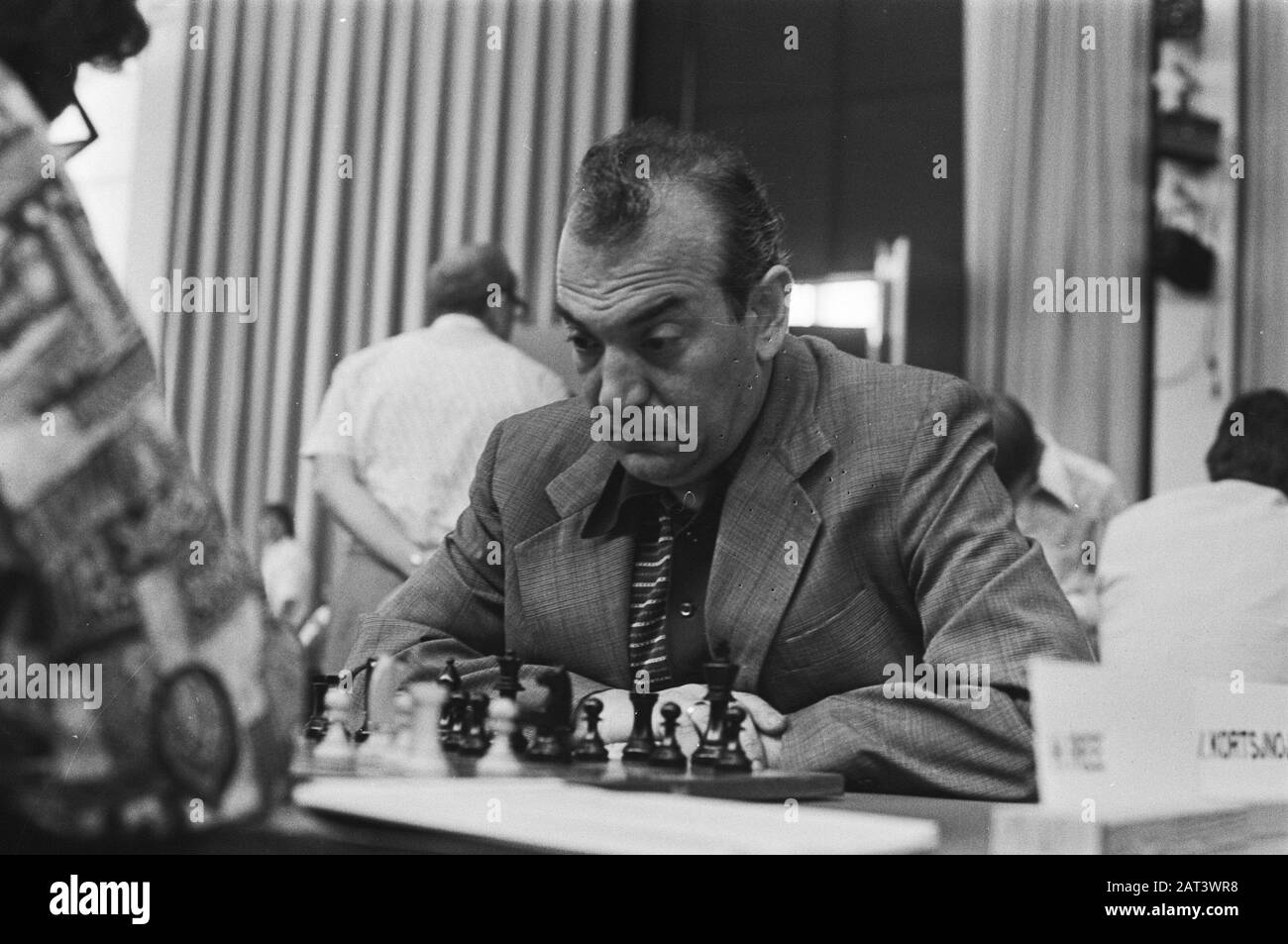 IBM Chess Tournament, first round Victor Korchnoy versus Hans Ree (left ...