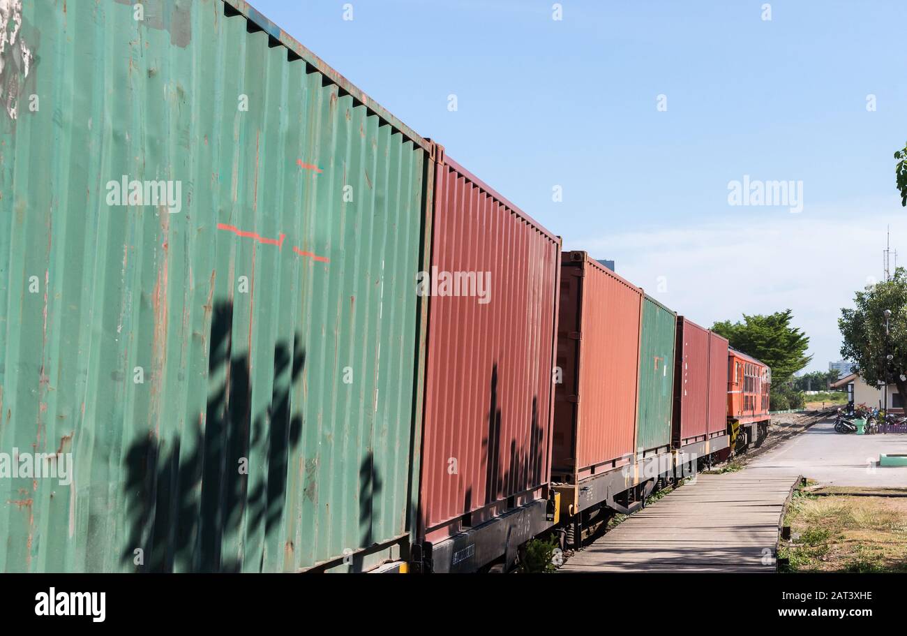 Shipping by boxcar hi-res stock photography and images - Alamy
