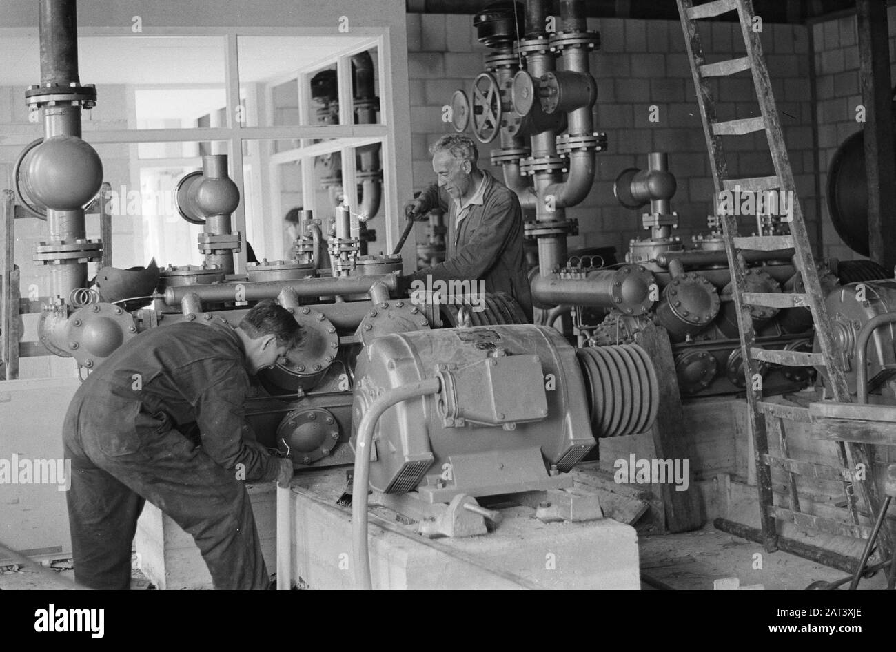 Work ice rink. Mechanics in compressor house Date: 23 October 1961 ...