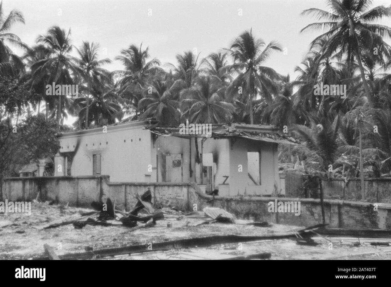 Reportage Tjilatjap In the city of Tjilatjap, European dwellings fell ...