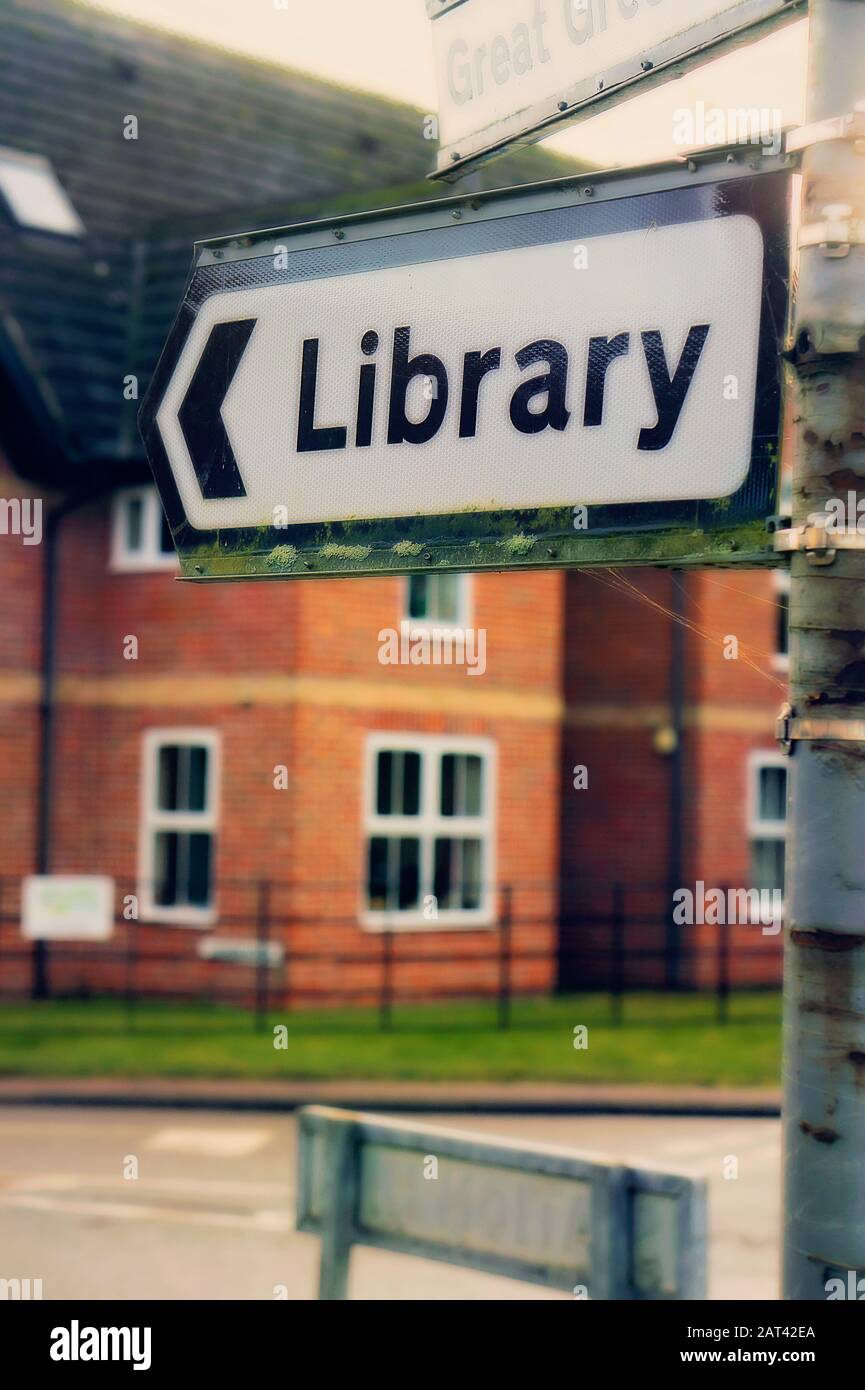 Library signage with arrow hi-res stock photography and images - Alamy