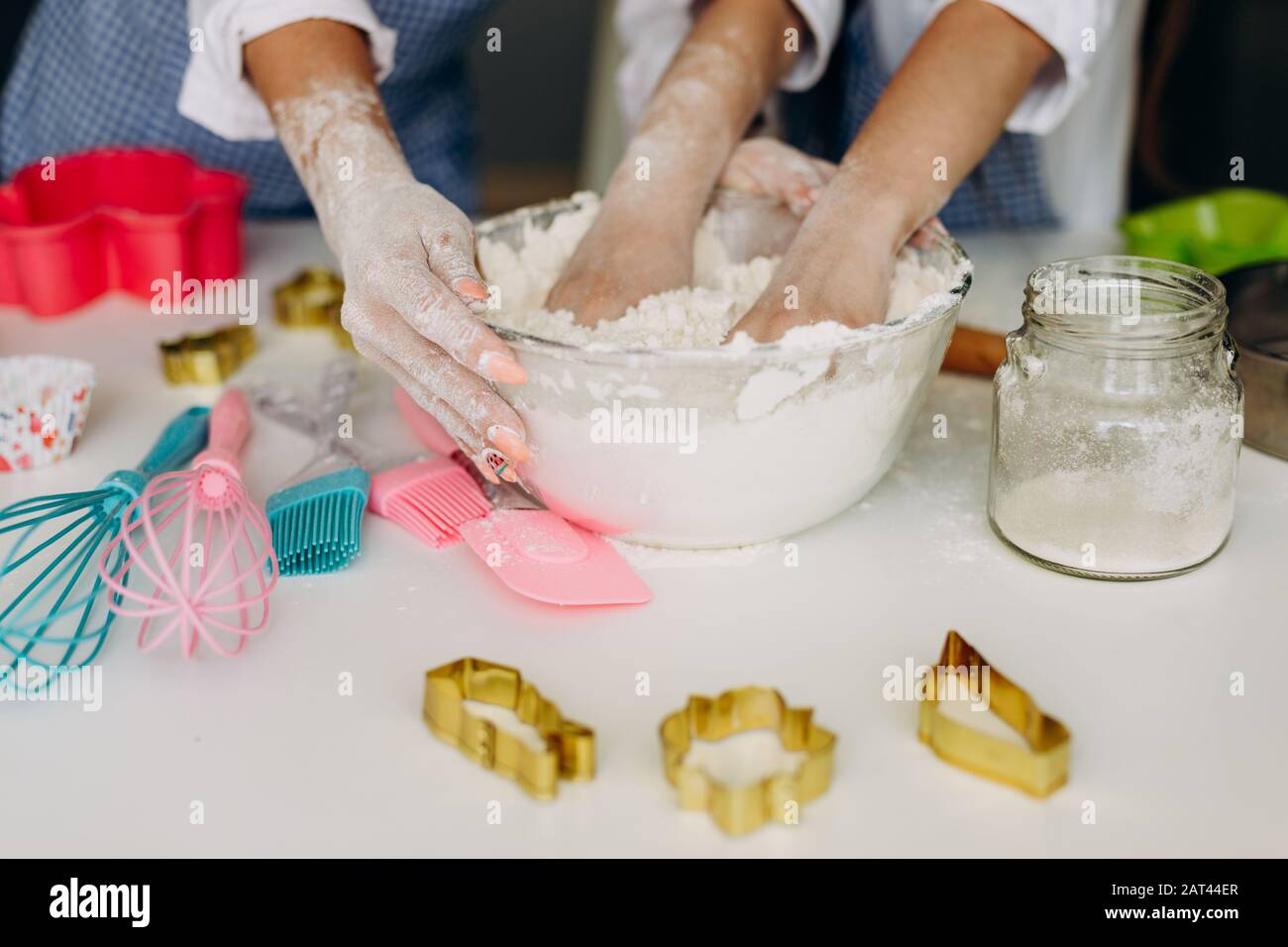 Kids cooking hands hi-res stock photography and images - Alamy