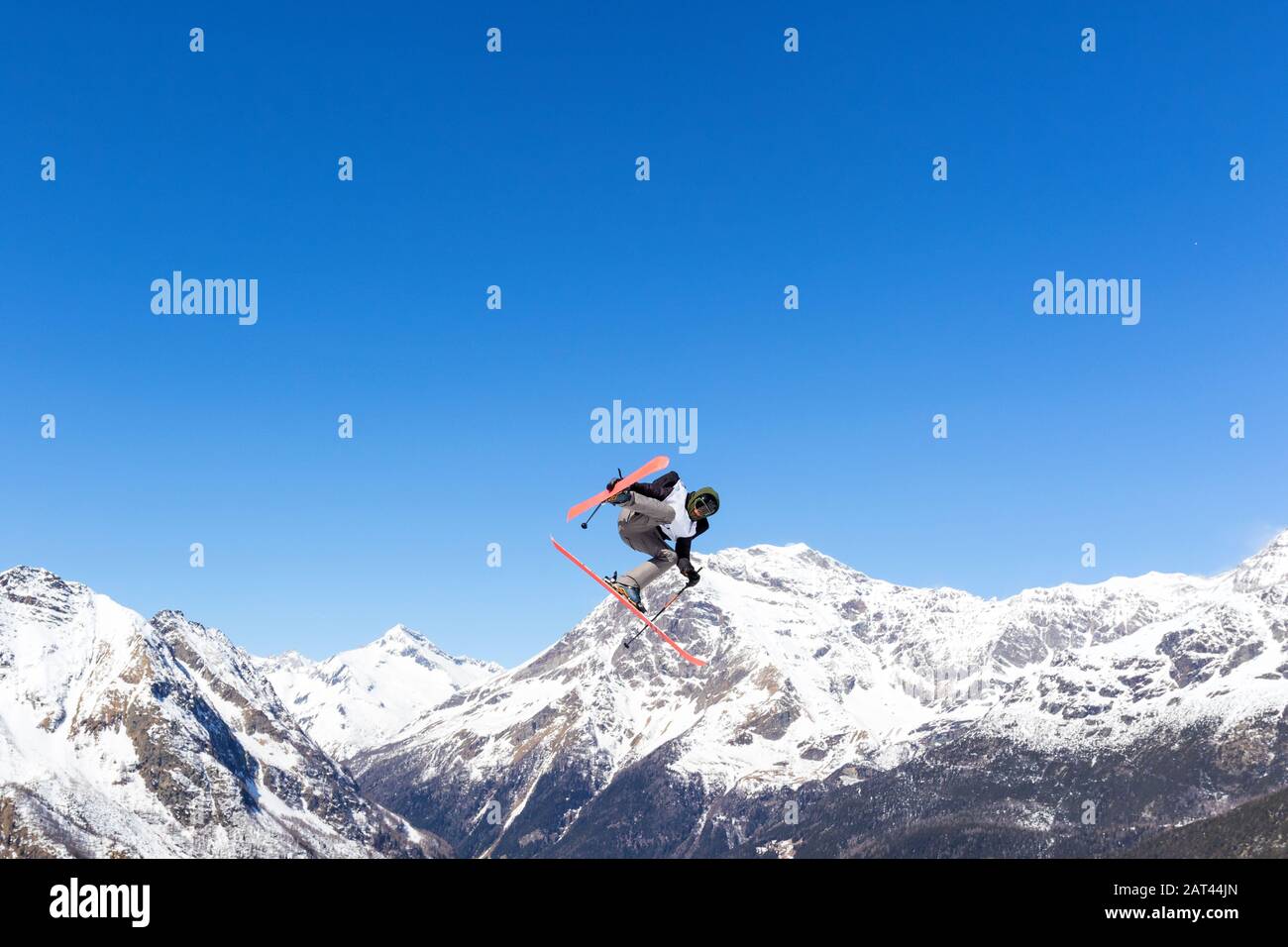 Acrobatic jump ski competition hi-res stock photography and images - Alamy