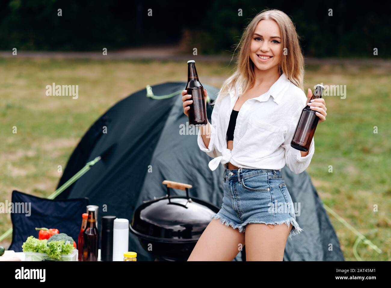 Woman holding beer bottle in hi-res stock photography and images - Alamy