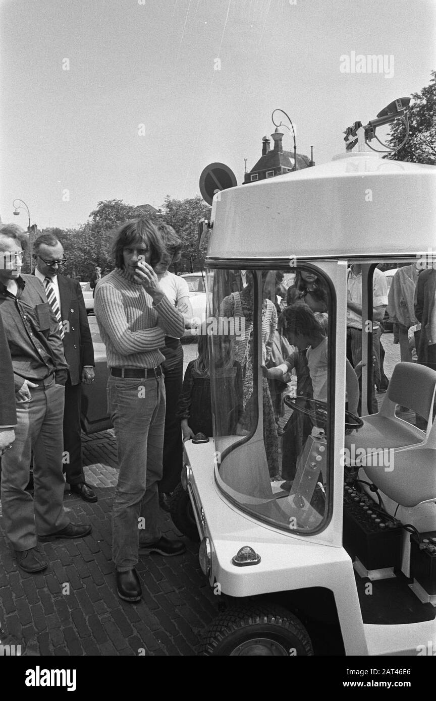 The first witkar (electric powered tricycle, available for subscribers ...