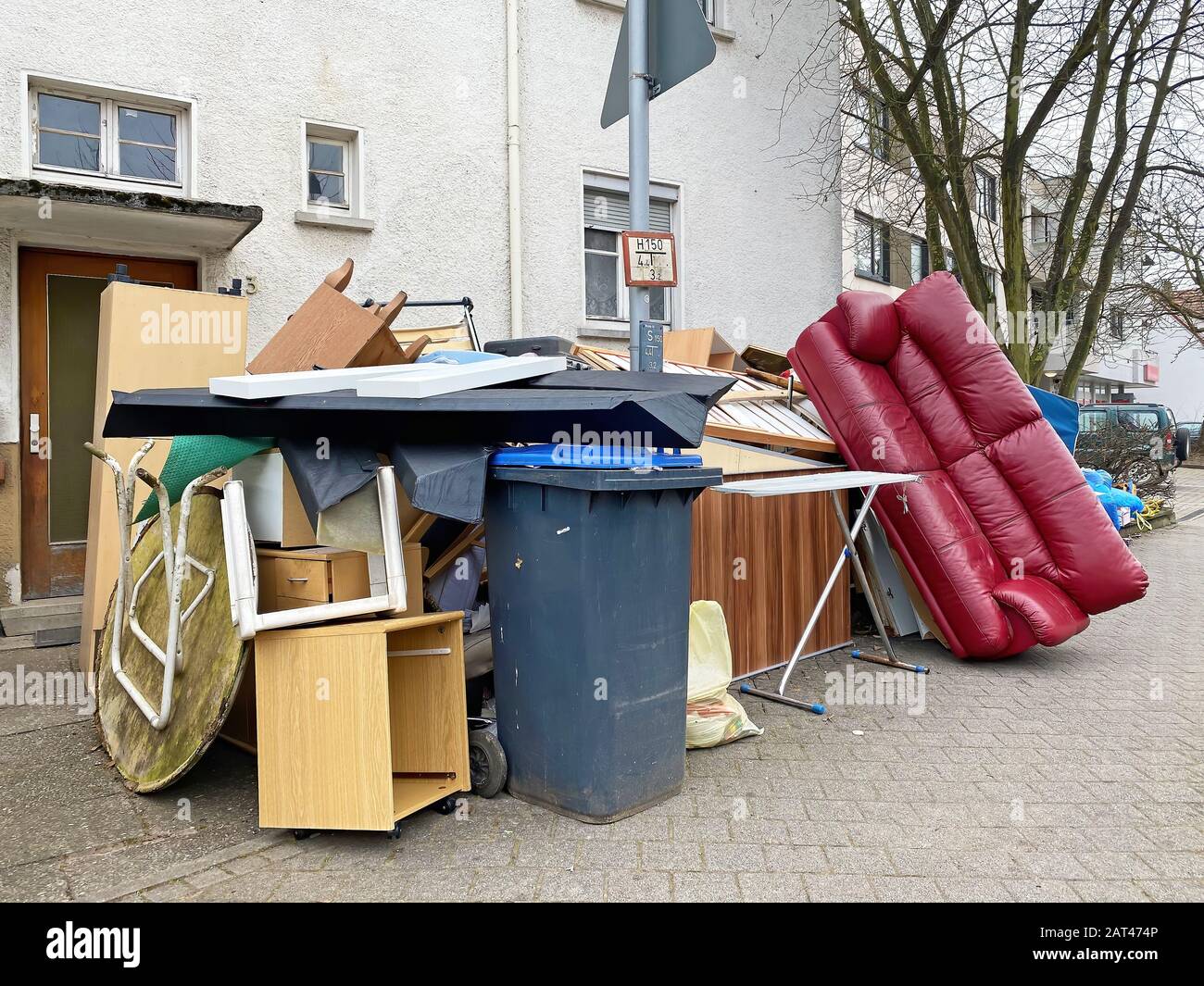House waste hi-res stock photography and images - Alamy