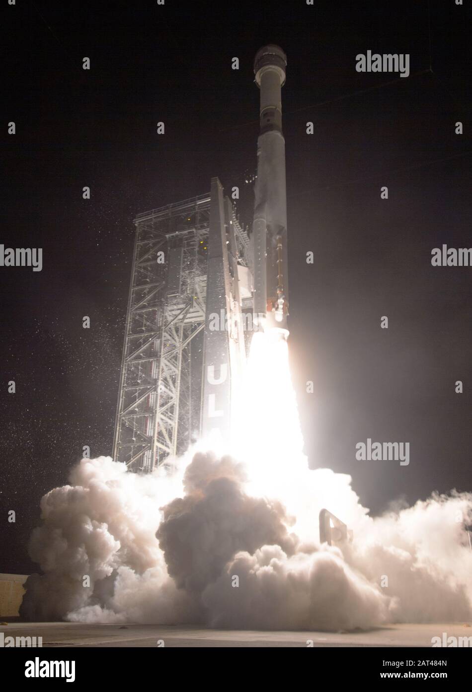 Boeings cst 100 starliner spacecraft hi-res stock photography and ...