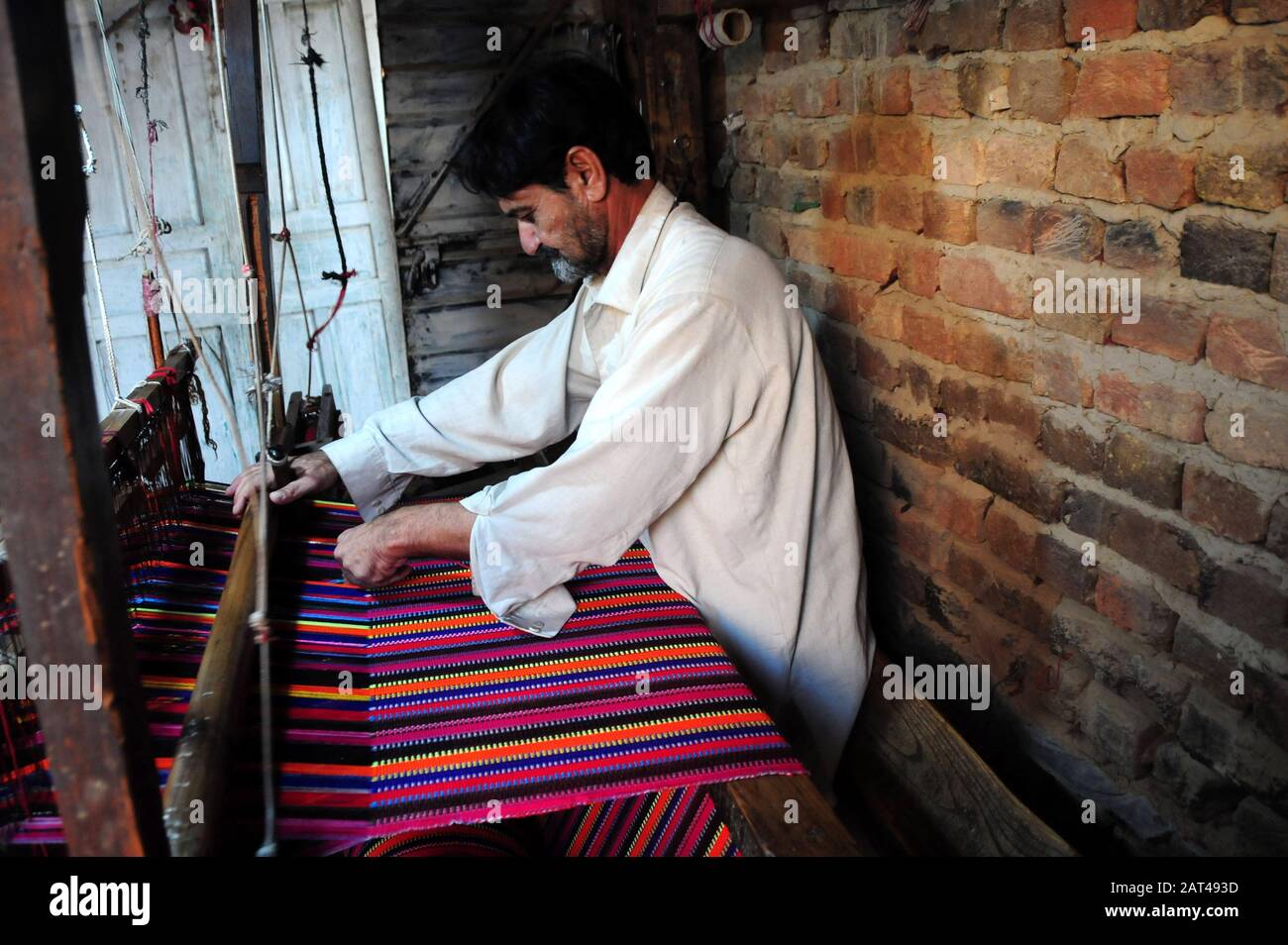 Pakistani shawl hi-res stock photography and images - Alamy