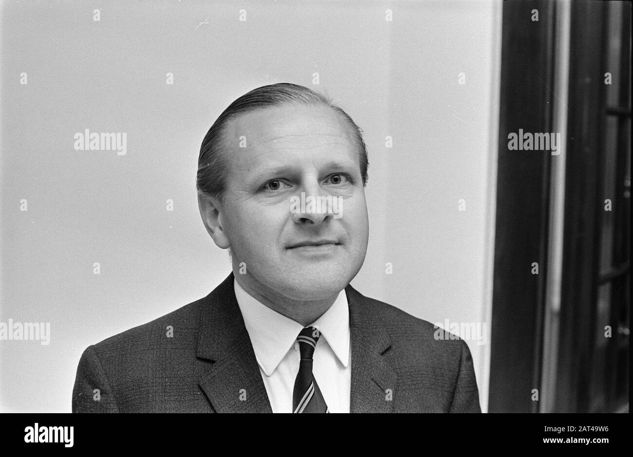 1 wolf hi-res stock photography and images - Alamy