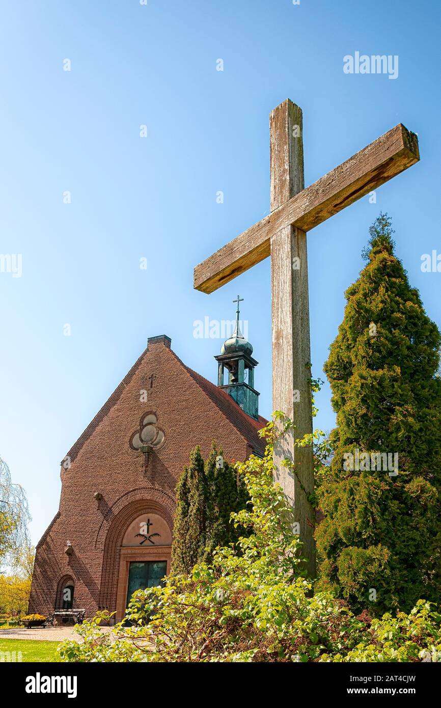 Large wooden cross hi-res stock photography and images - Alamy
