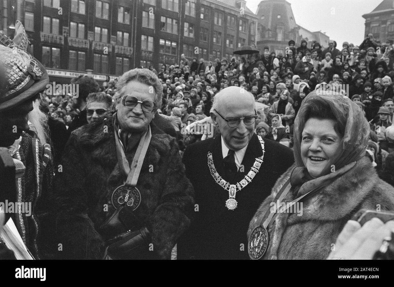 Entry of Saint Nicholas; Mayor Samkalden has awarded the ICA medals to ...