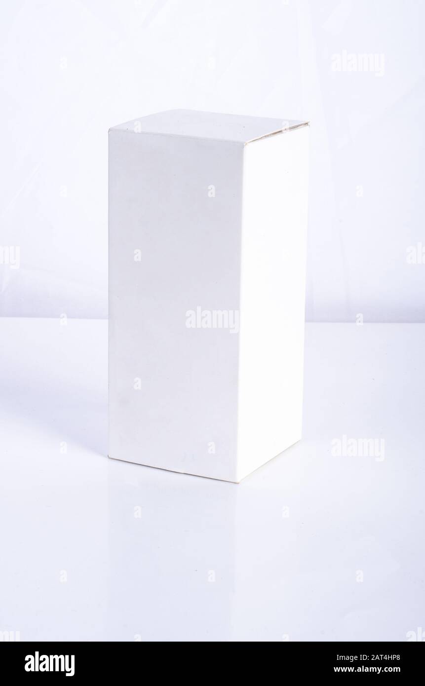 Closed cardboard box from above hi-res stock photography and images - Alamy