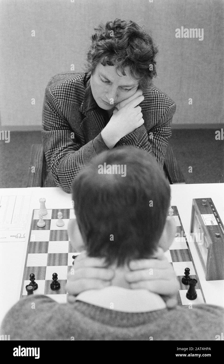 Euwe Chessvierkamp Jan Timman versus Valeri Salov (seen on the back ...