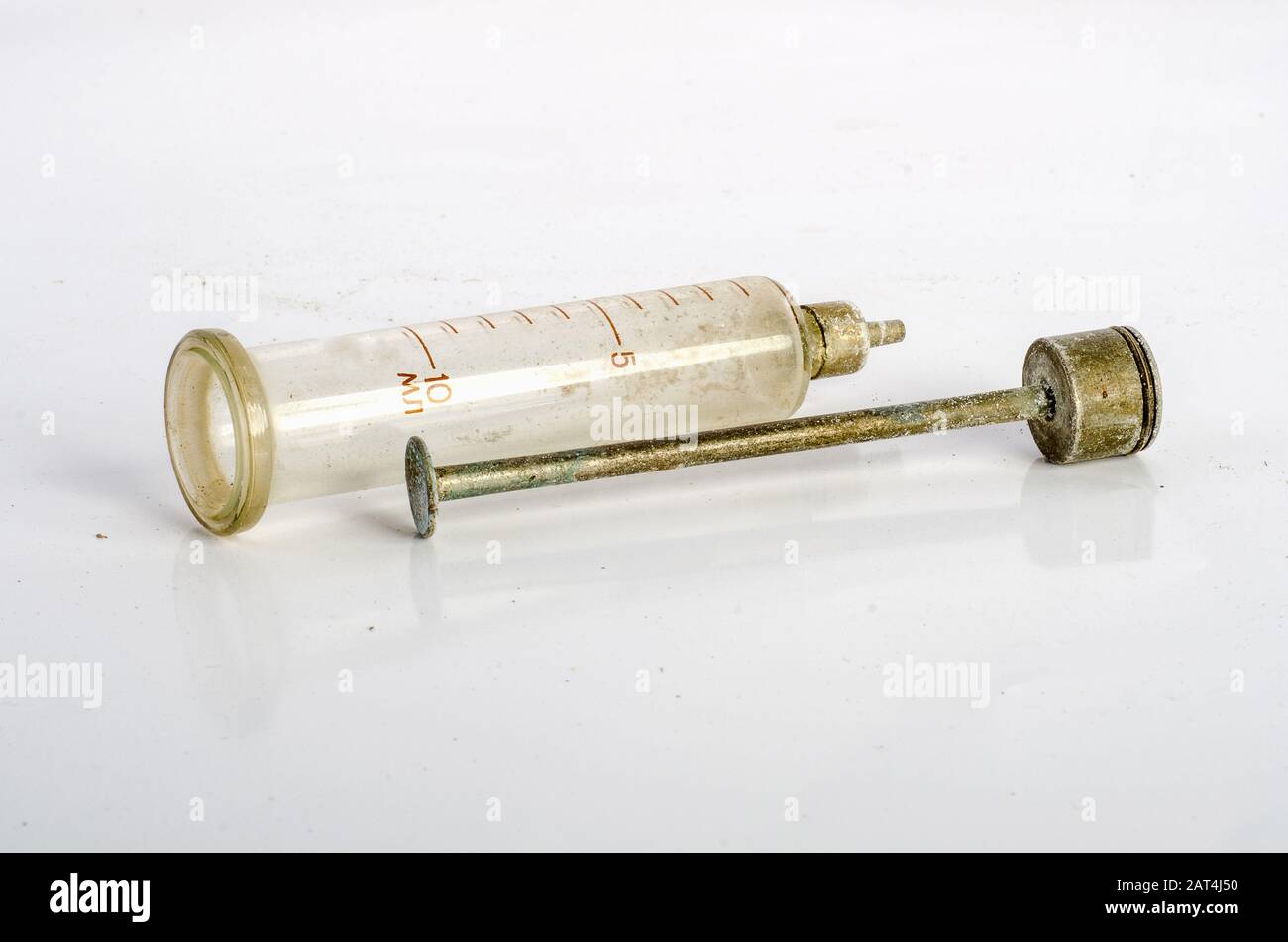 Old medical syringes hypodermic needles hi-res stock photography and ...