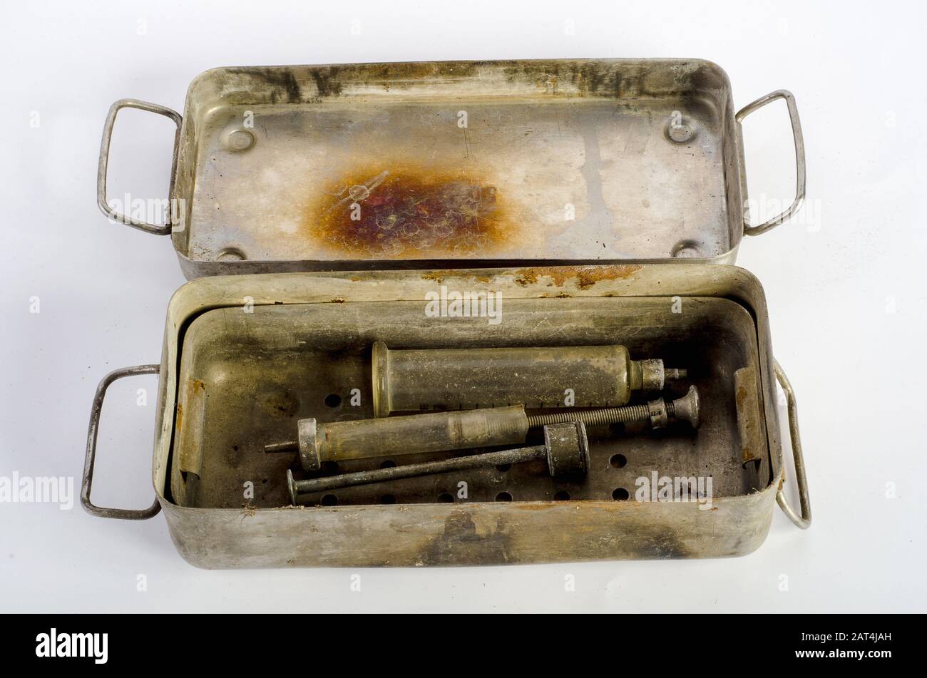 Medical syringe old fashioned medical syringe hi-res stock photography ...