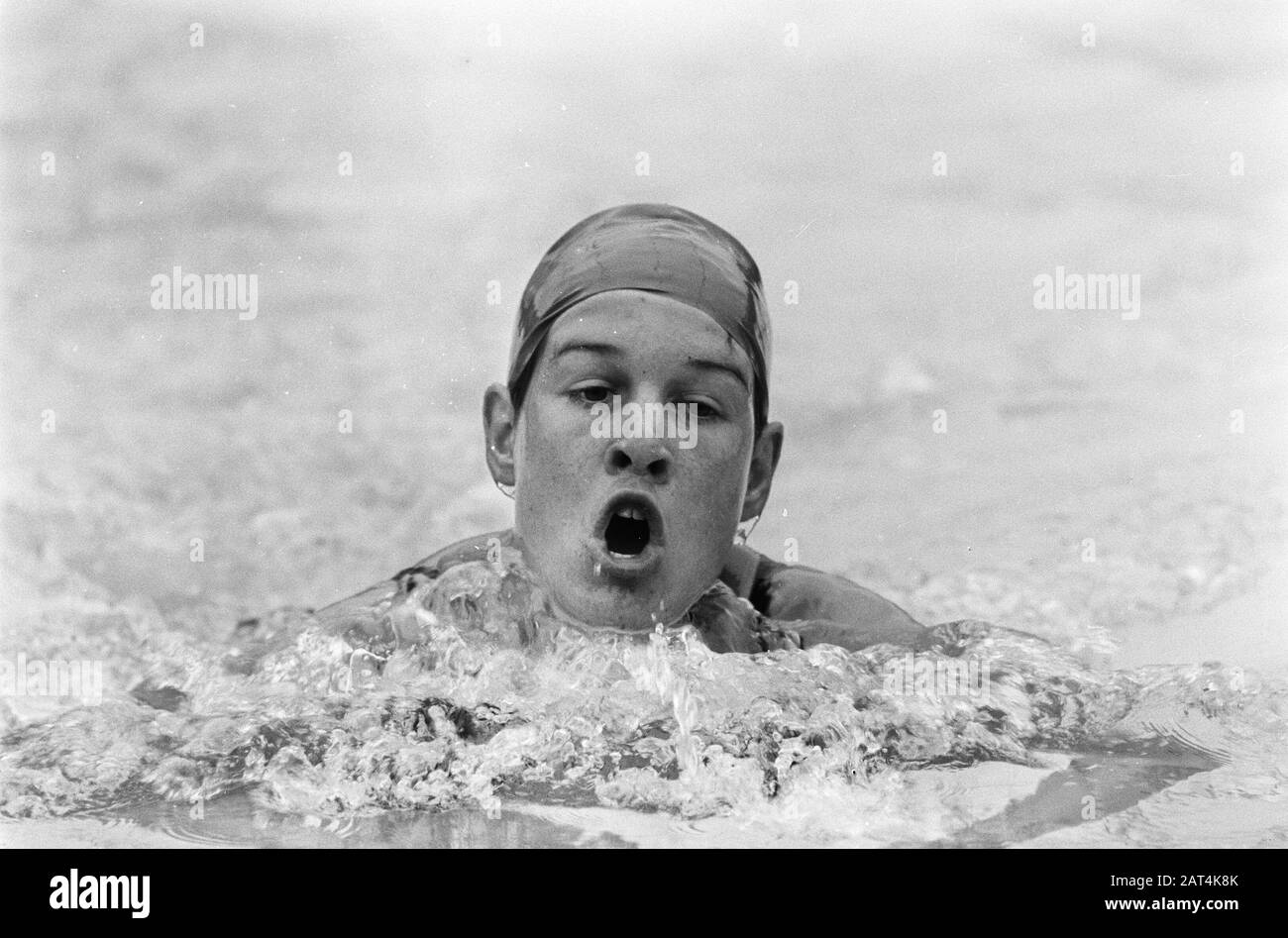 Youth Interland Swimming Den Bummel. Marjan Janus won 200m breaststroke ...