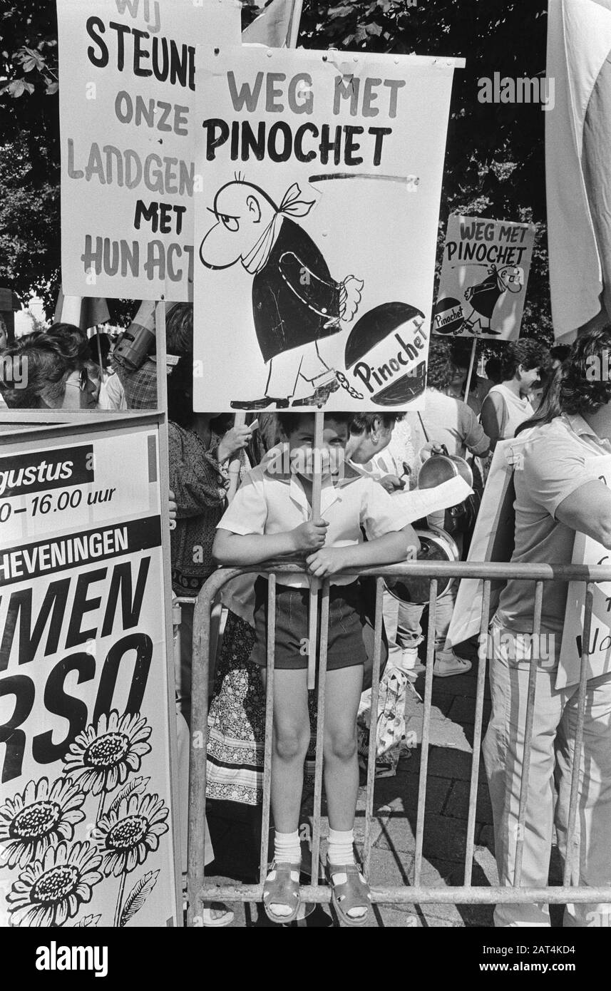 Protest pinochet hi-res stock photography and images - Alamy