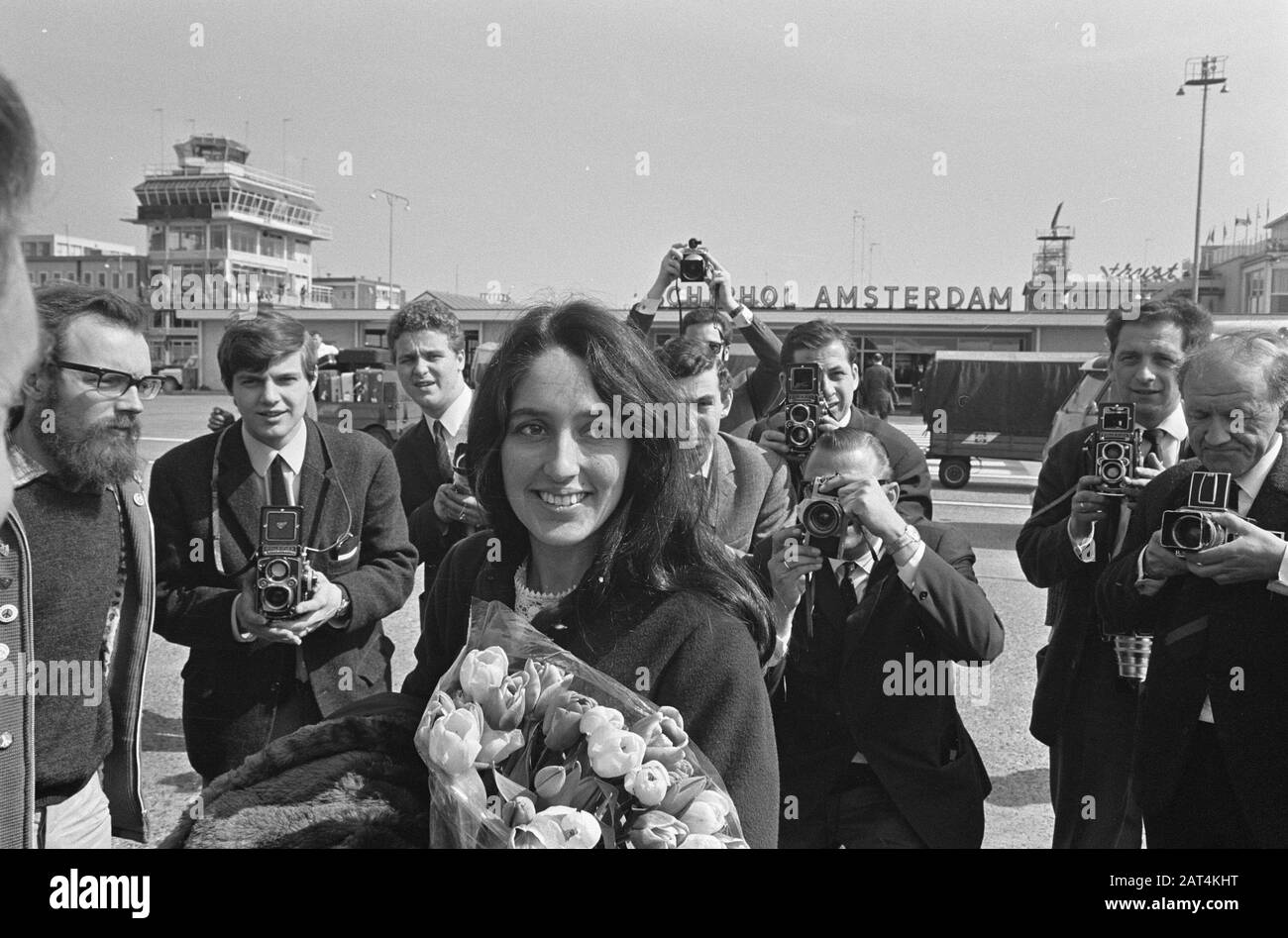 Joan baez 1966 hi-res stock photography and images - Alamy