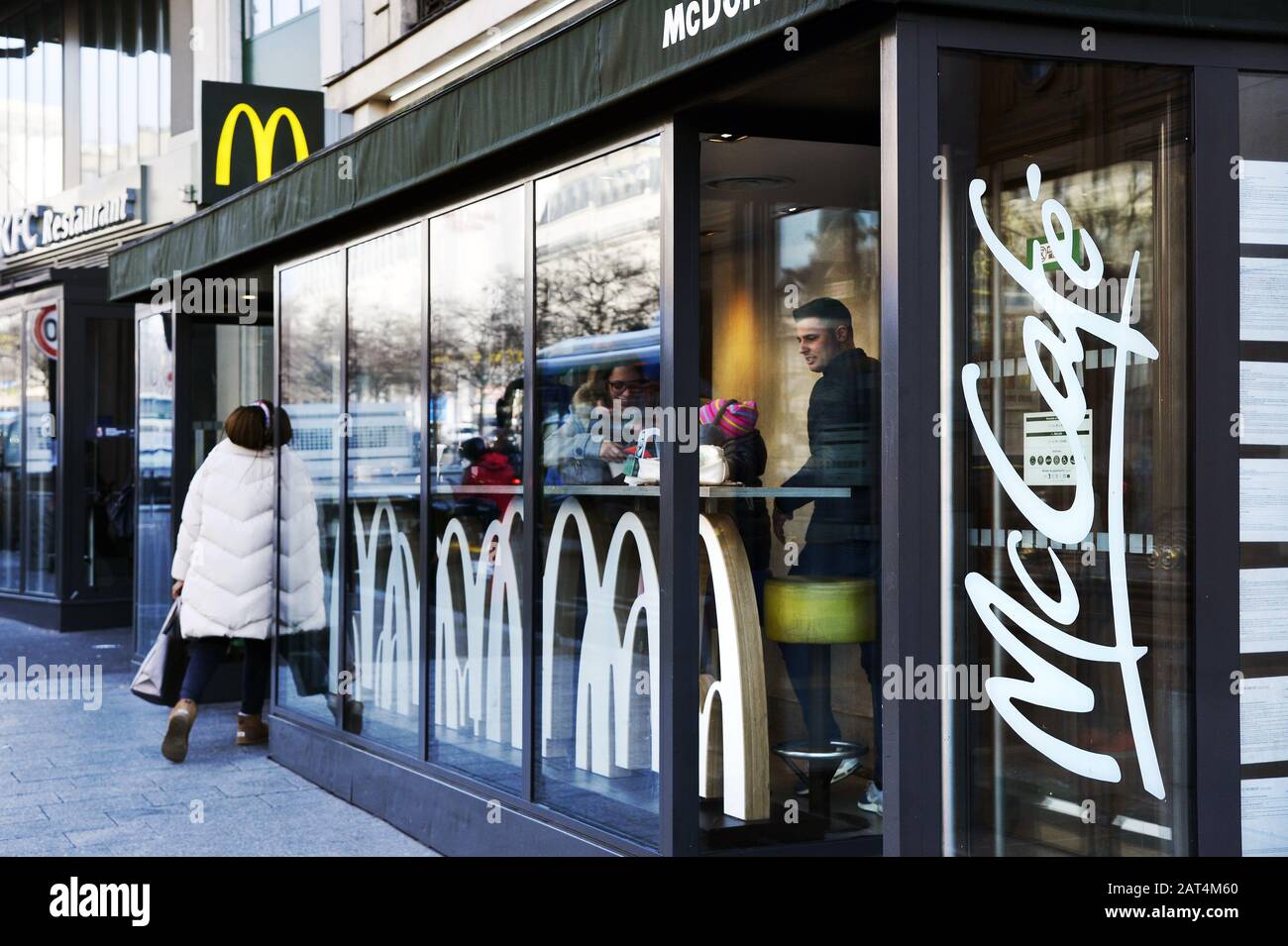 Mccafe paris hi-res stock photography and images - Alamy