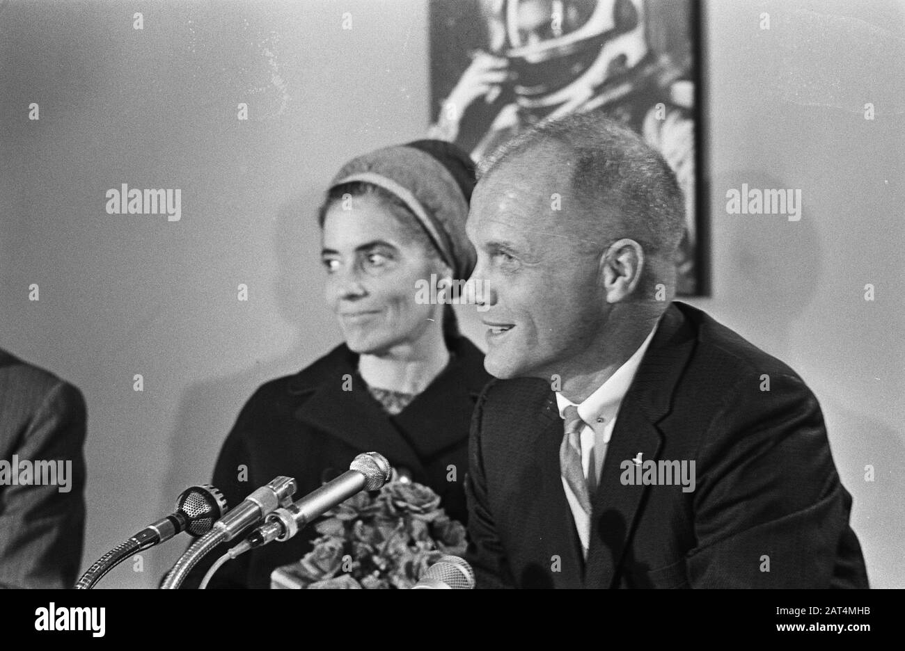 Nasa astronaut 1960s Black and White Stock Photos & Images - Alamy
