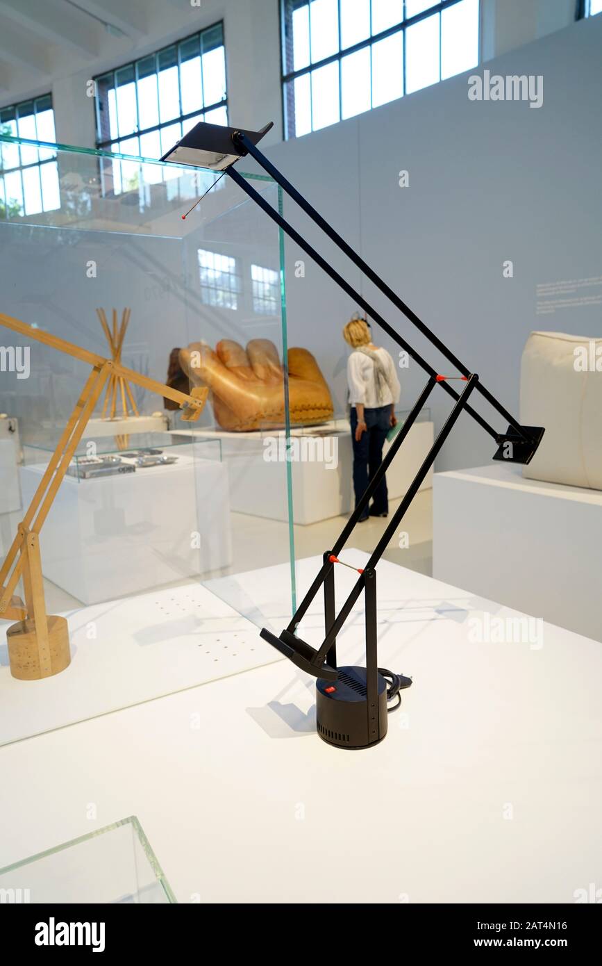 Richard Sapper lamp, Tizio 1972, The Triennale collection of Italian ...