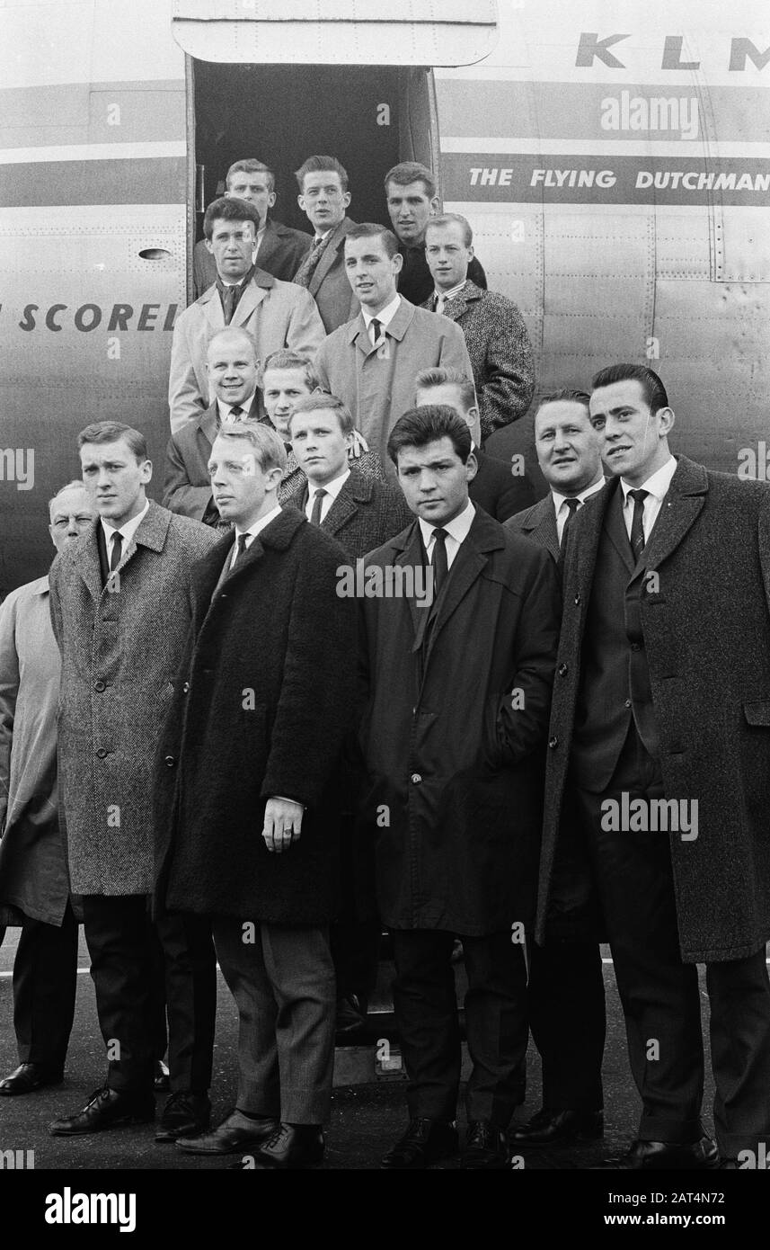 Young Orange to Zurich left. Vlnr Doesburg, Van Zoghel, Groot, Ter ...