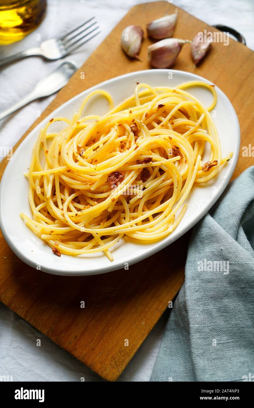 Traditional italian recipe, spaghetti pasta aglio, olio e peperocino ...