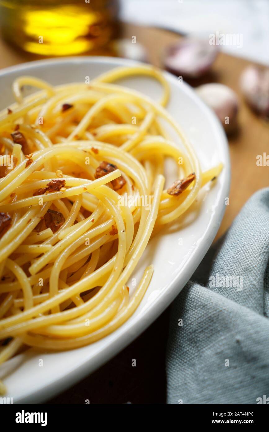 Traditional italian recipe, spaghetti pasta aglio, olio e peperocino ...