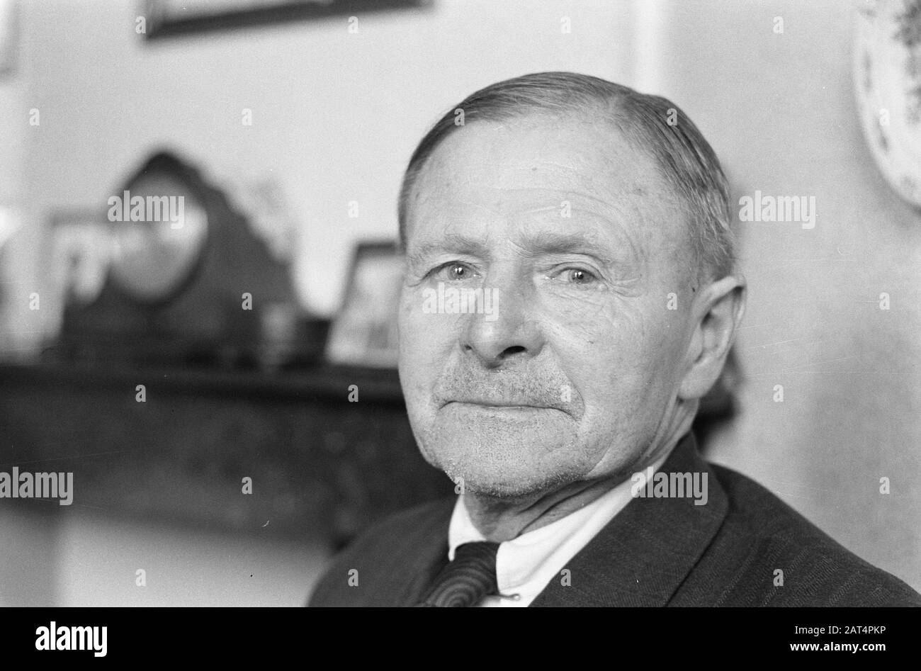 Joop van Dort, old Blue-White player 75 years Date: 19 December 1961 ...