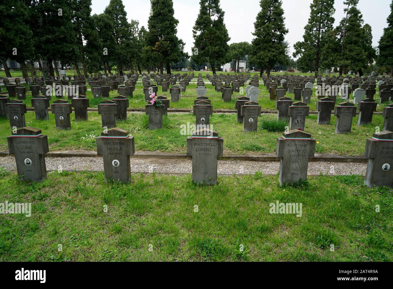 Campo 10, the wheare fascist fighters of the Salò republic are buried ...