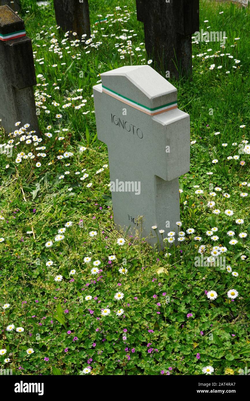 Campo 10, the wheare fascist fighters of the Salò republic are buried ...