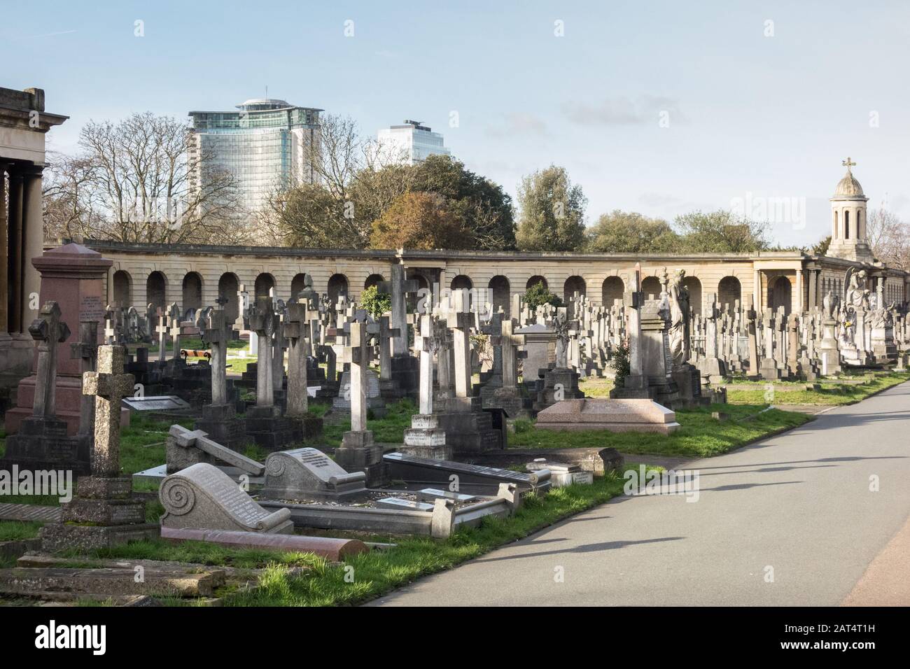 Tombstones brompton hi-res stock photography and images - Alamy