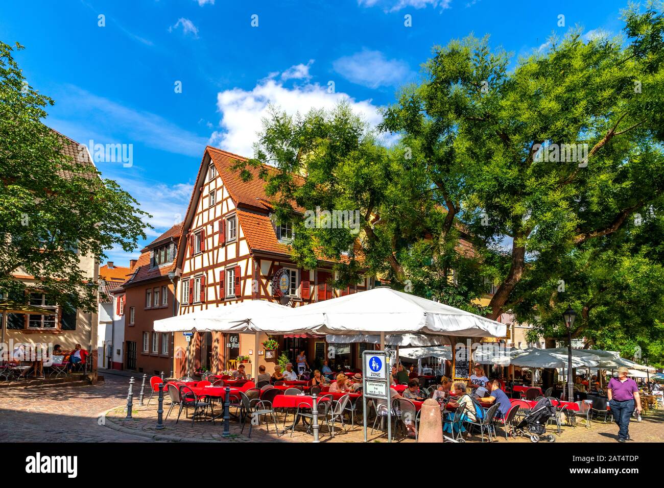 Market with historical city hall, Weinheim, Badische Bergstrasse ...
