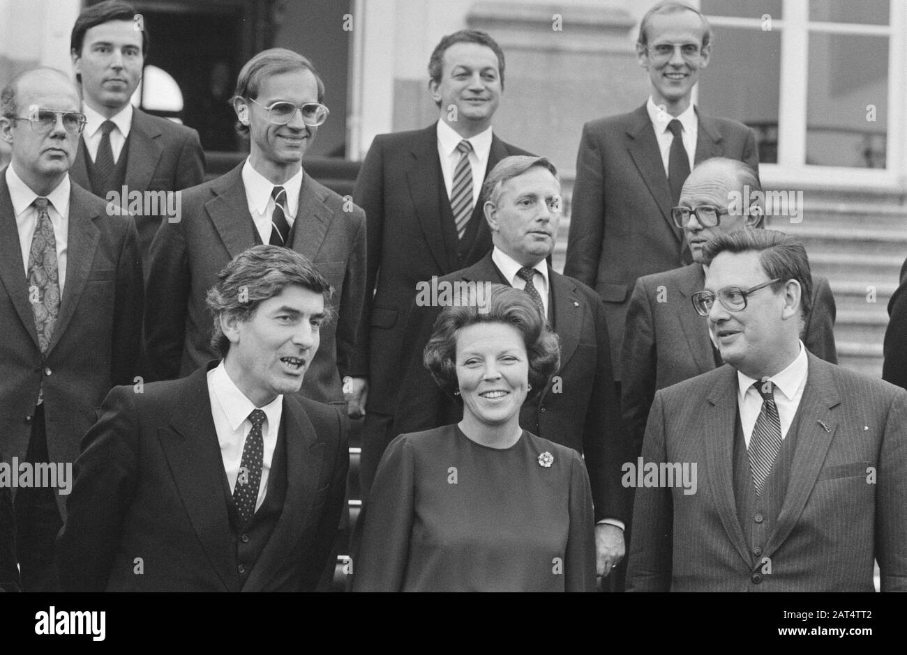 Cabinet Lubbers is sworn in by Queen Beatrix and stands on the steps of ...