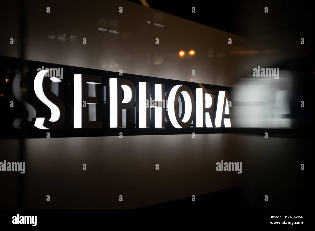 Sephora logo hi-res stock photography and images - Alamy