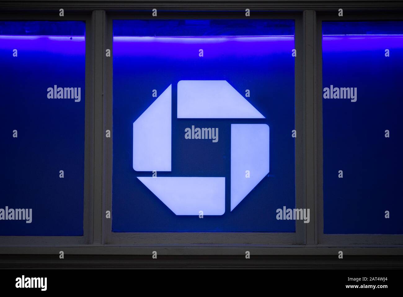Chase bank logo hi-res stock photography and images - Alamy