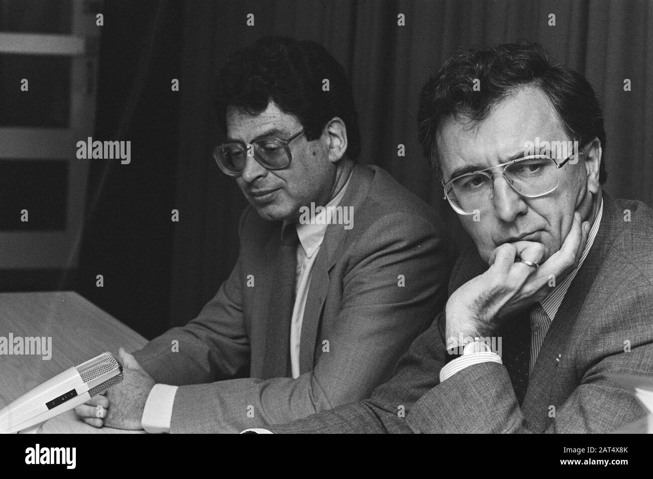 Cabinet information 1981 with formats Van Thijn and Kremers; formateurs ...