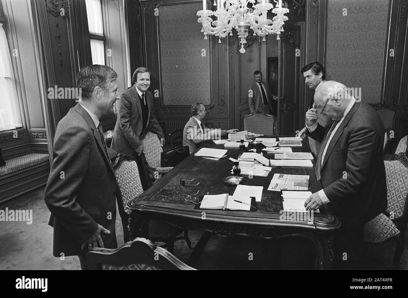 Cabinet Information 1981; v.l.n.r. Van Agt, Terlouw, De Koning (in ...