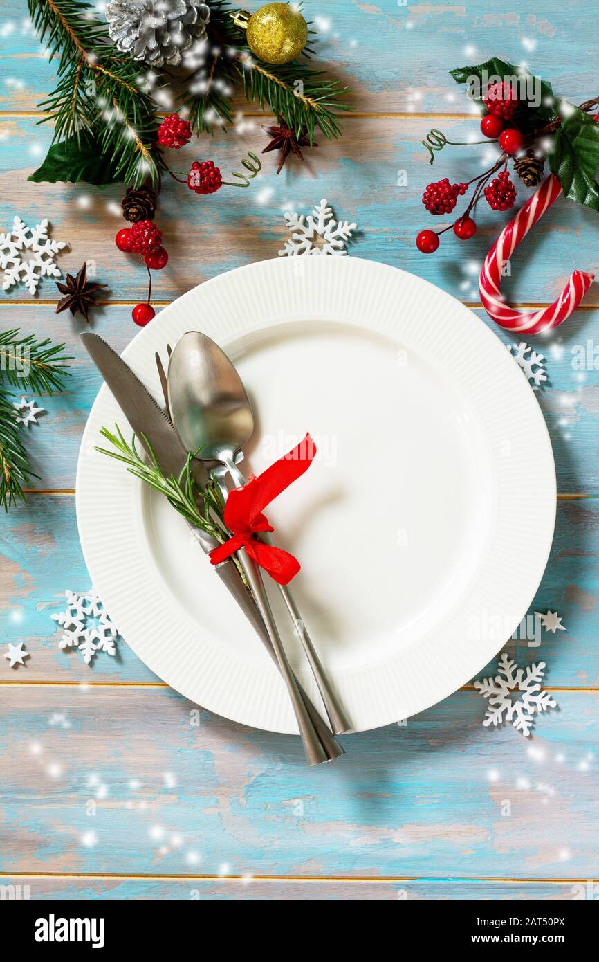 Christmas table setting. Festive plate and cutlery with decor on ...