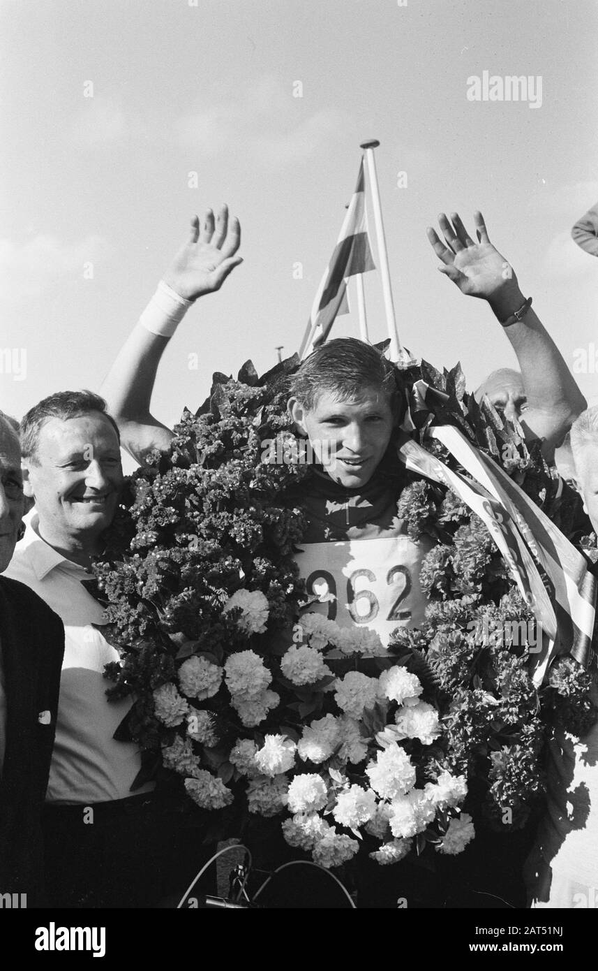Cycling circuit at Zandvoort Date: August 5, 1962 Location: Noord ...