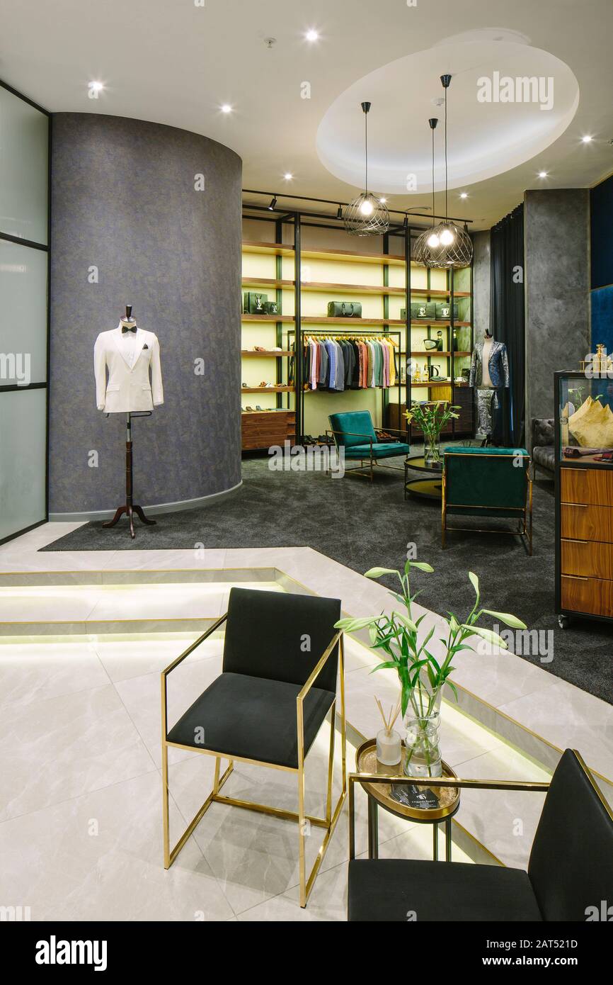 Split level guest waiting area and consulting lounge. Thaddeus Tailor ...