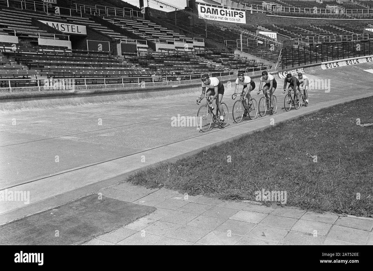 Team cycling velodrome Black and White Stock Photos & Images - Alamy