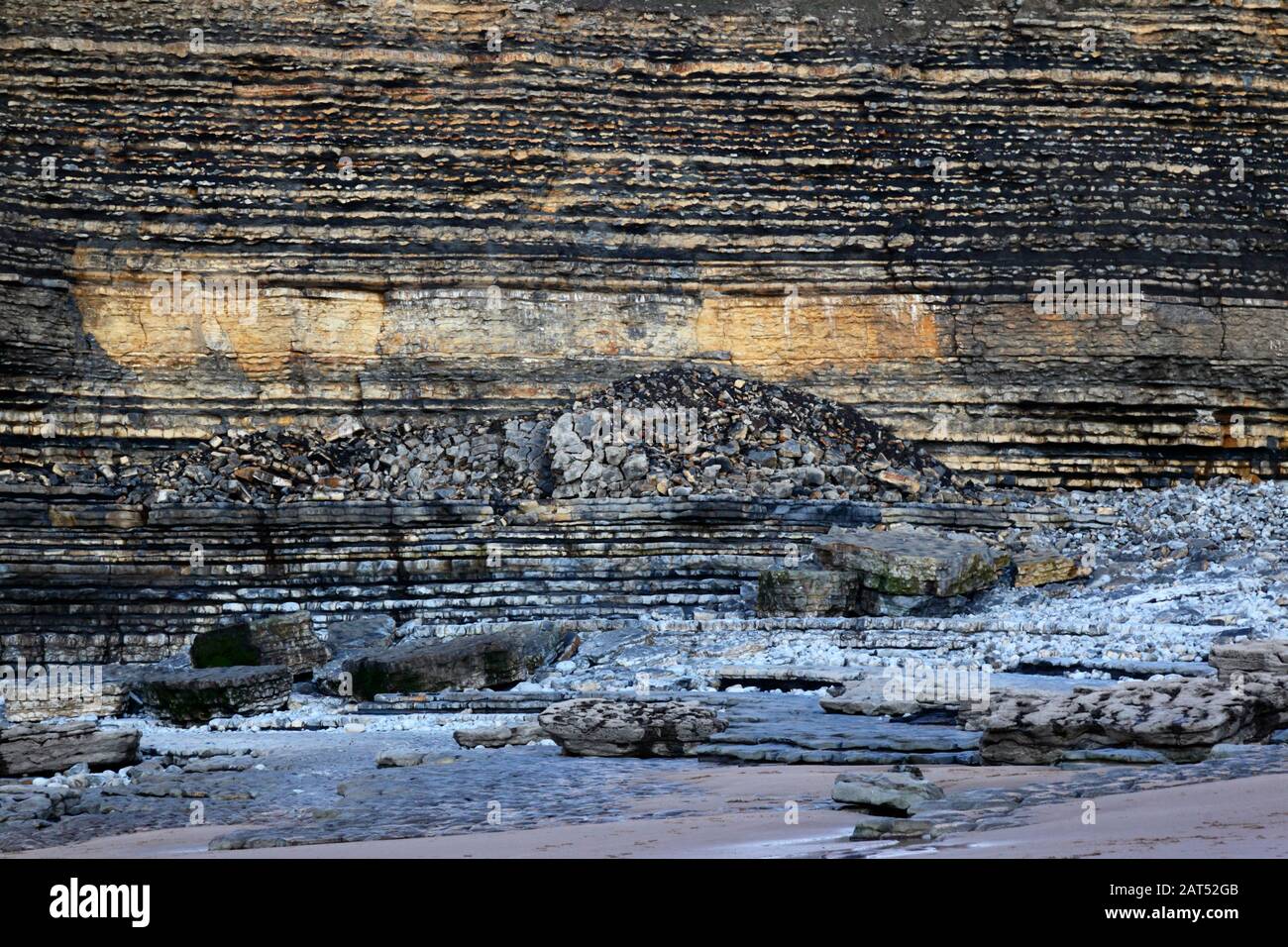 Sedimentary strata layers hi-res stock photography and images - Alamy