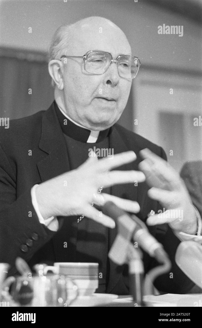 Roman catholic cardinals hi-res stock photography and images - Alamy