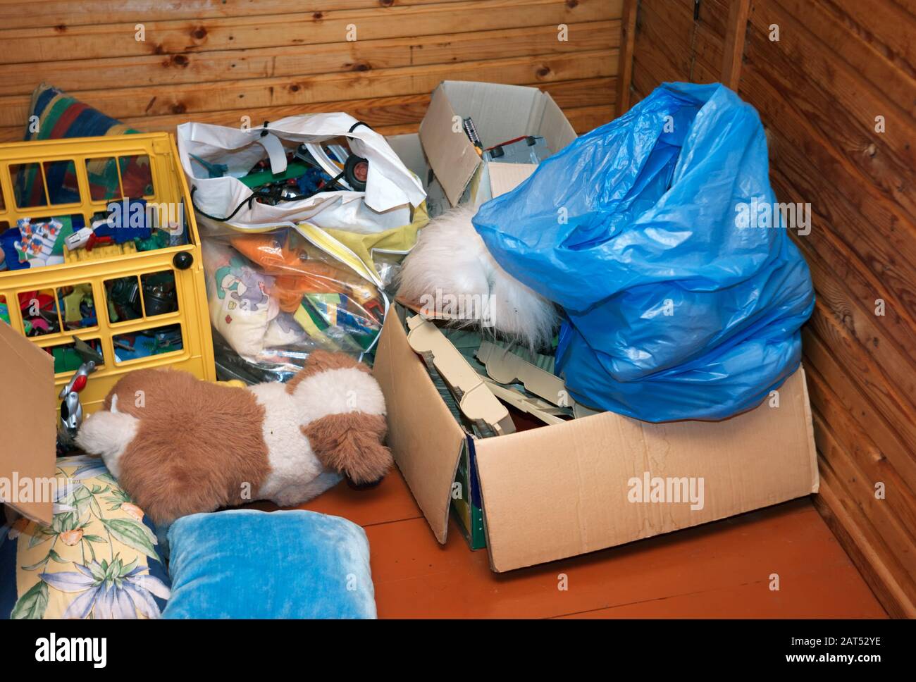 Abandoned stuff hi-res stock photography and images - Alamy